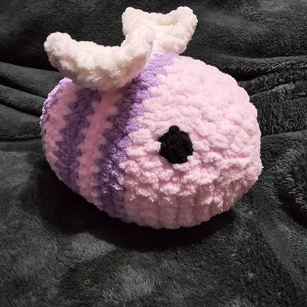 Crochet Bumblebee PDF Pattern Regular and Love Themed Bee - Etsy