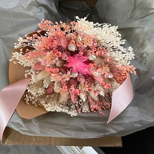 Mini Pink and White Dried Flower Arrangement Glixia, Bunny Tails Pink ...