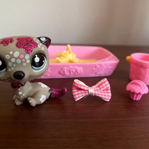 Authentic LPS 26 Pc Play Set 3 Pets 1 Random CAT or DOG and 2 Other ...