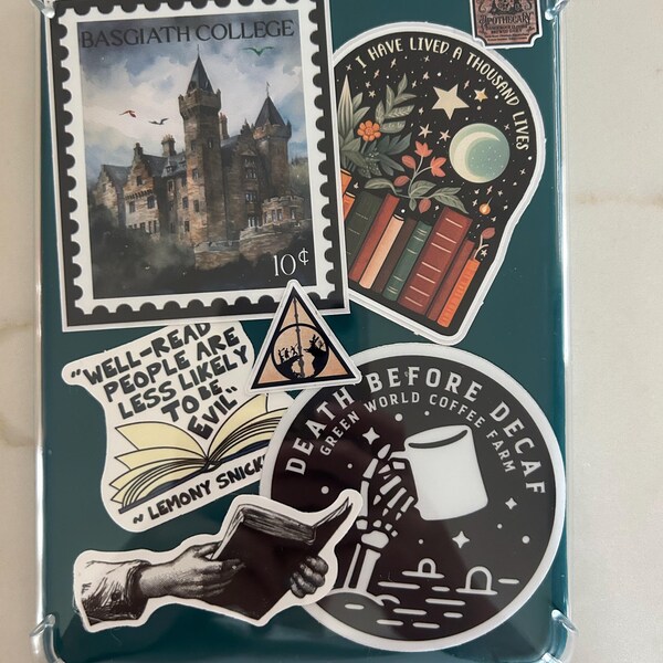 Fourth Wing, Violet Sorrengail, Xaden Riorson, Iron Flame, Onxy Storm ...