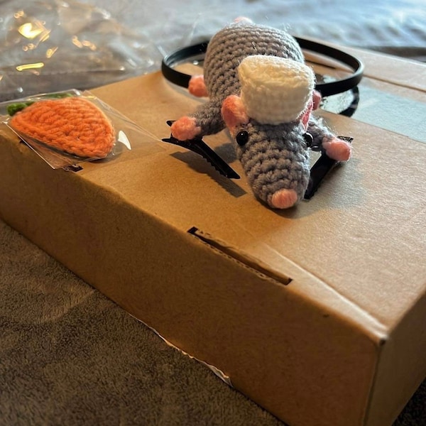 Oggy and the Cockroaches Keychain | Oggy Crochet - Etsy