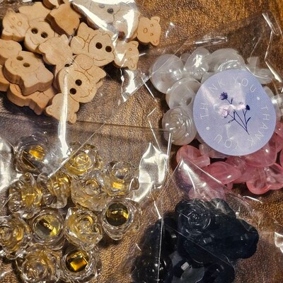 Hand Fan Button, Japanese Floral Pattern, Elegant Beautiful, 2 Holes ...