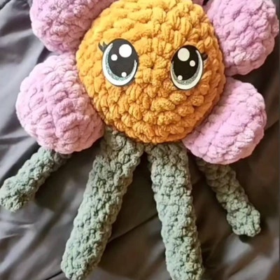 The ORIGINAL Groovy Flower Crochet Pattern / Low Sew Crochet - Etsy