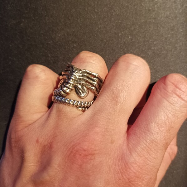 H.R. Giger Inspired , Alien Facehugger Ring, Facehugger, Chestburster ...