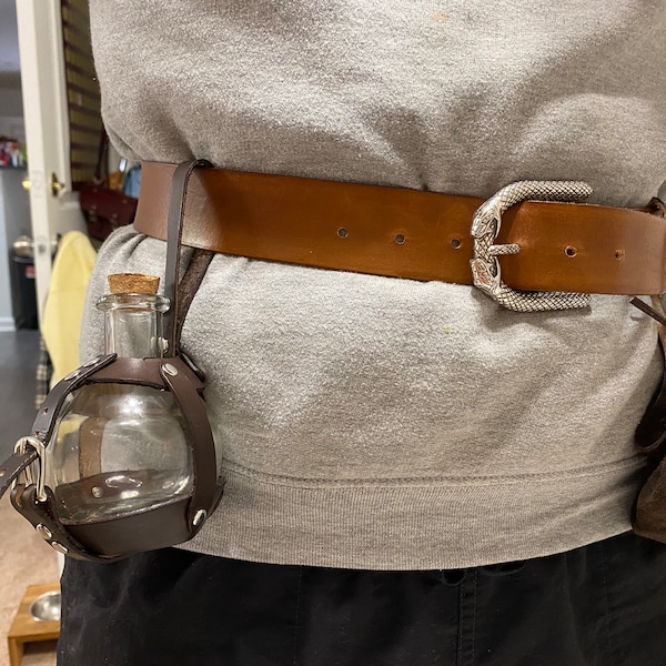 Leather Potion Bottle Holder, Leathercraft Patterns for Potion Bottle ...