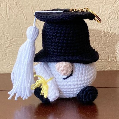 Crochet Patterns Graduation Gnomes, Crochet Keychain Pattern ...