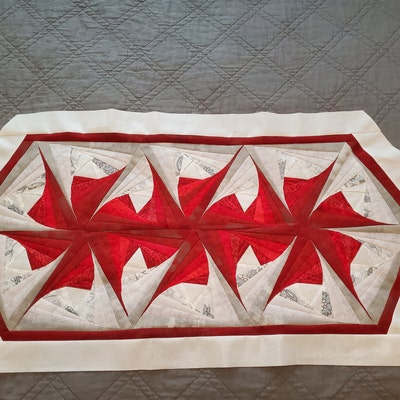 Twisted Log Cabin Poinsettia Table Runner Pattern, Table Runner Pattern ...