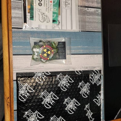 Nuclear Fallout Exclusive 11 Dice Set Glow in the Dark Nuke Wasteland ...