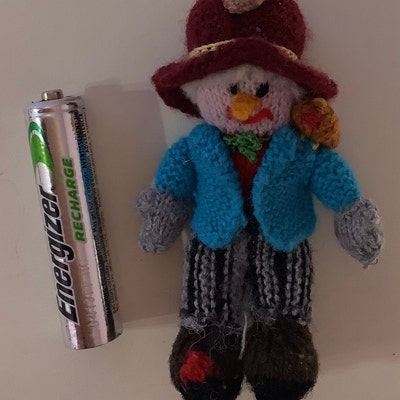 Easy to Knit Miniature Knitting Patterns for the Dolls House by Helen ...