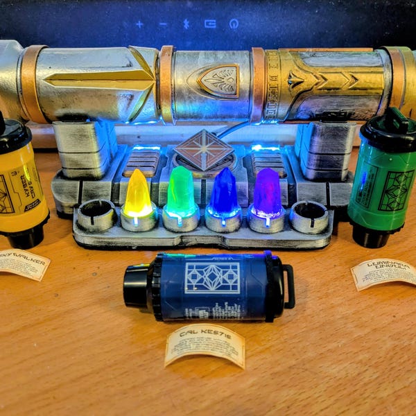 Kyber Crystal & Lightsaber Shelf Display Stand - Choose Your Design - Etsy