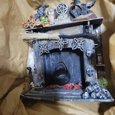 Miniature, Crow Display, Diorama,witch, Broomstick,leather Books,scull ...