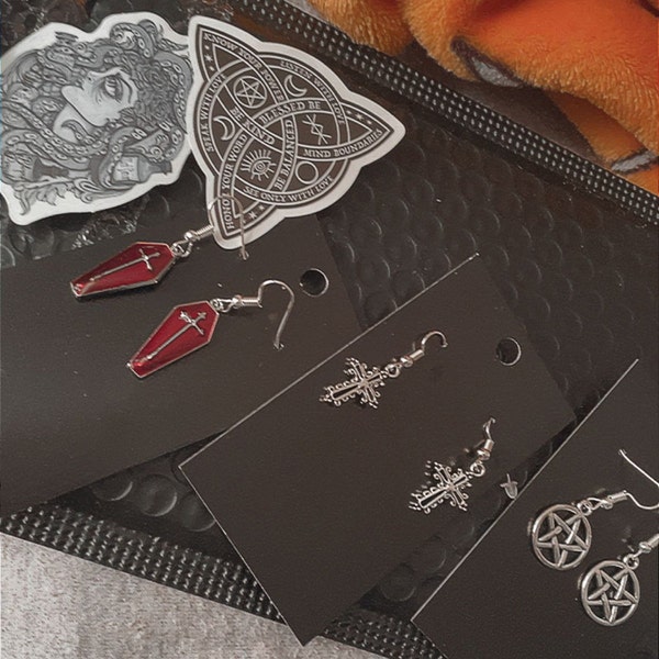 Bat Heart Locket Necklace || Gothic Jewellery || Gothic || Alternative ...