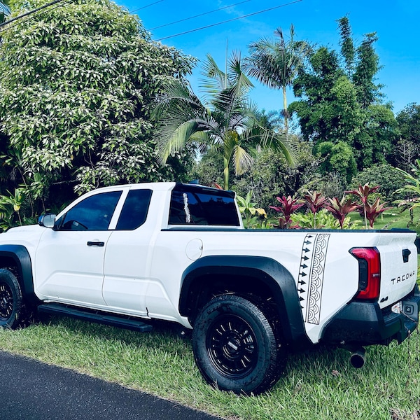 Hawaiian Maile and Puakenikeni Lei Decal. Car, Laptop, Bumper Decal. - Etsy