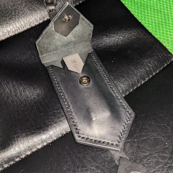 Minimalist Key Holder / Organiser, Vegetable Tanned, Key Case With ...