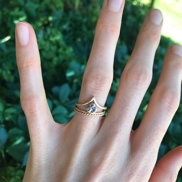 Gold Point Ring, Deep V Chevron, 14k Gold Band, Stacking Wedding ...