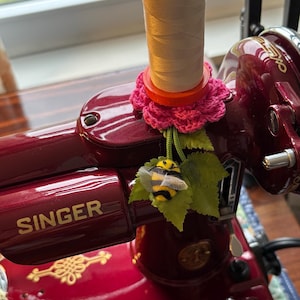 Daisy Chain Spool Pin Doily With a Singer Featherweight Sewing Machine ...