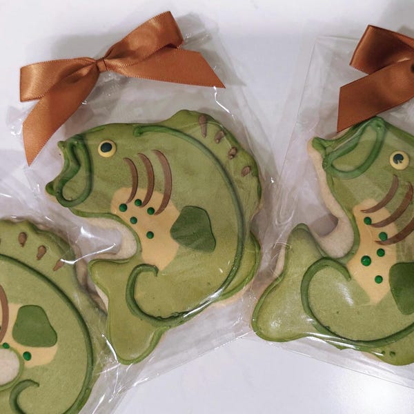 Bass Fish Cookies (4" Size, Bowed) - Next Ship Date is 5/12 or for Pre ...