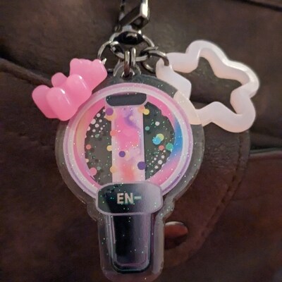 LOONA Keychain / Loona Lightstick Keychain random Moon Charm - Etsy