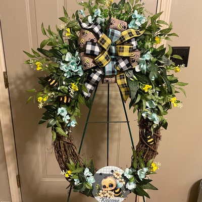 Round Bee Welcome Wreath Sign, Summer Bee Wreath Sign, Personalize It ...