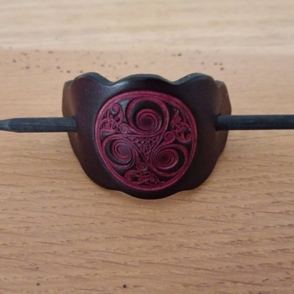 Plumier en cuir, trousse, vide-poche, décor papillons, couleur marron chocolat 16 couleurs au ...