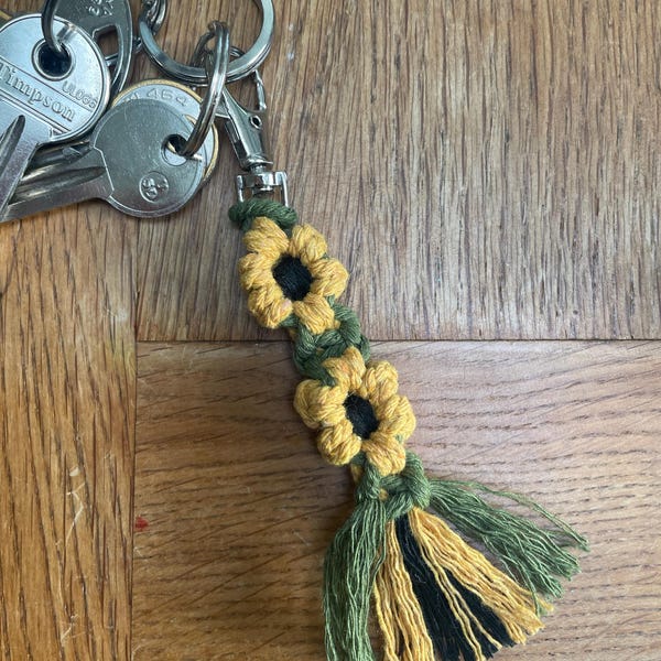Sunflower Macrame Keyring - Etsy UK
