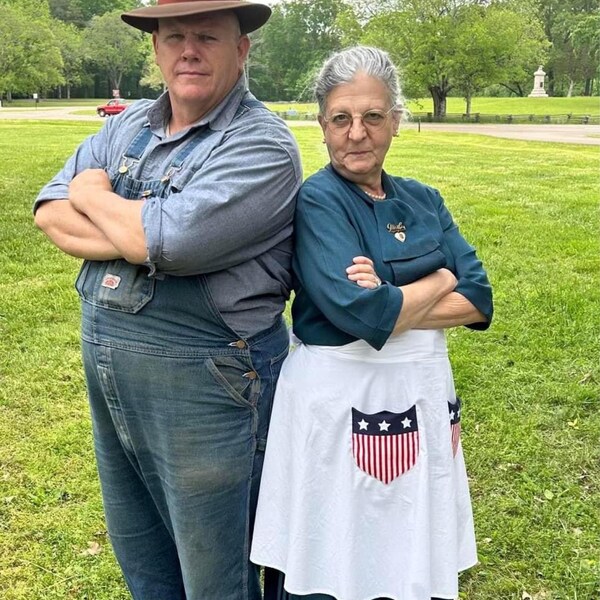 Vintage Christmas 1940s Style Apron, Retro Holiday Print Apron, Cute ...