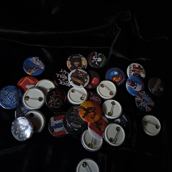 ELVIS PRESLEY 50s 60s 70s Music Pinback Buttons Lot of 30 Pins Classic ...