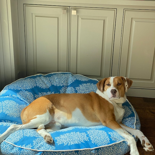 Prasana Round Dog Bed, Yellow Grey Flowing Vine Floral Pattern Dog Bed ...