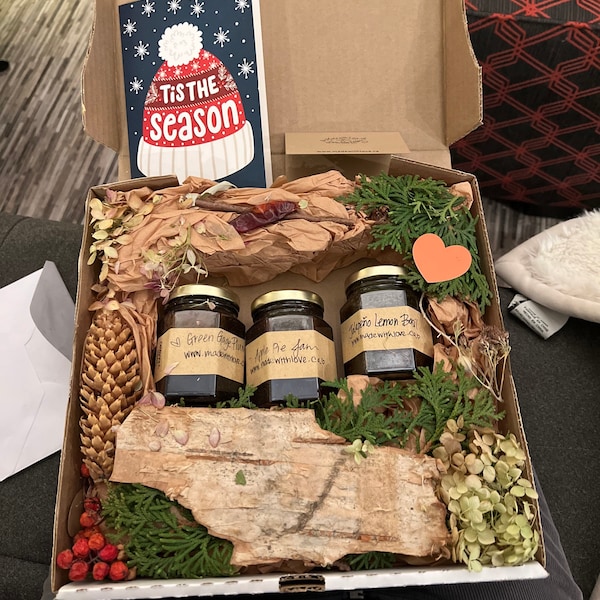 The Goodies Box Eco Garden Gift Box Leather & Cotton Gloves Garden ...