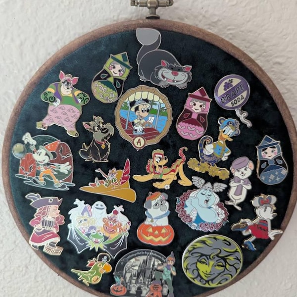 Velvet Circle Pin Board Badge Lapel Wall Mounted Display Board Enamel ...