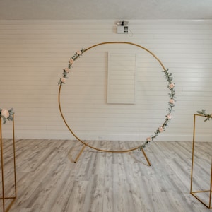 7.5ft Gold Metal Wedding Arch, Flower Garland Hoop, Round Photo ...