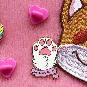 White Kitty Paw Toe Bean Team Hard Enamel Pin Kawaii Paw Pin Cat Paw ...