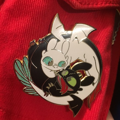Yin and Yang Hard Enamel Pin, HTTYD, Nightfurry and Lightfurry, Gold ...
