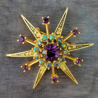 BROOCH LOCK Holds Your Clasp in Place and Along With the Pin Anchor ...