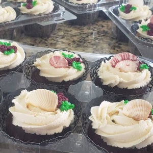 Ladies on the Beach Seashell Canvas Art - Etsy