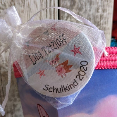 Personalisierter Button Schulkind mit Name und Superheldin für Mädchen als Geschenk zur ...