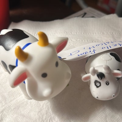 Moo Moo Subaru 6 Rubber Cow With Bell Comes With Cards and Rubber Bands ...