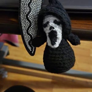 Ghost Face Crochet Keychain Pattern | Amigurumi Halloween (PDF) - Etsy