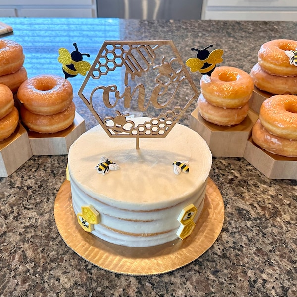 15 HONEY BEES EDIBLE Sugar Cupcake or Cake Toppers - Bee Decorations ...