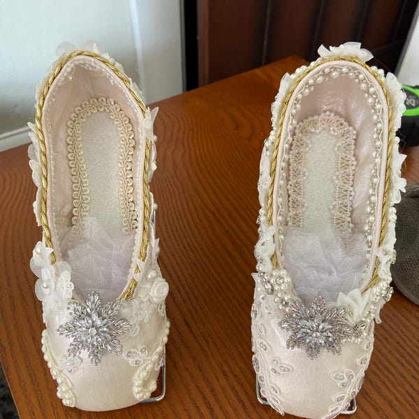 CUSTOMIZED NUTCRACKER Suite Ballet Decorated Pointe Shoe - Various ...