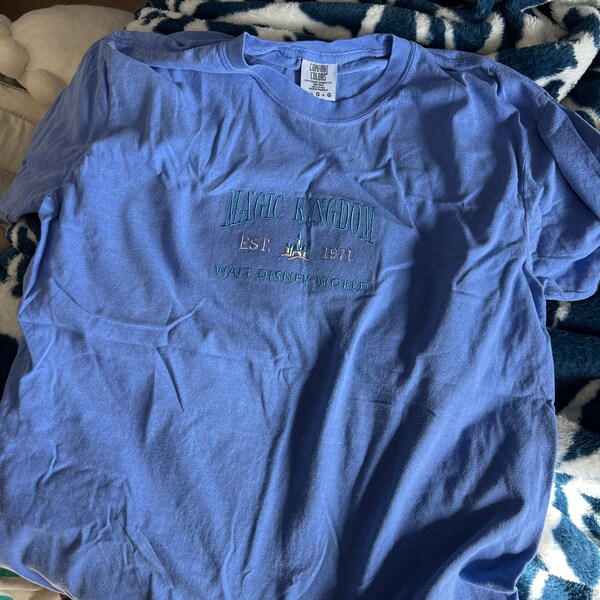 Embroidered Luke Combs World Tour 2024 Sweatshirt, Combs Bullhead ...