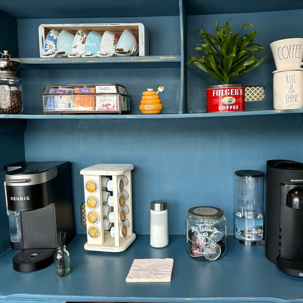 Decorative Minature 3 Tier Shelf House Shaped Shelf Green Roof and ...