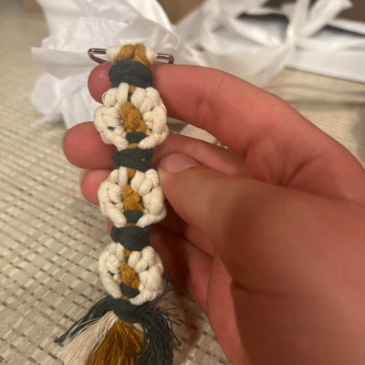 Macrame Daisy Keychain - Etsy