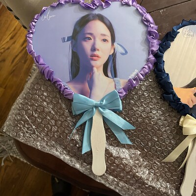 Itzy bet on Me Photo KPOP Picket / Fan With - Etsy