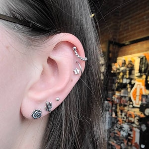 16G Tiny Shell Flower Stud Earring Helix Conch Cartilage | Etsy