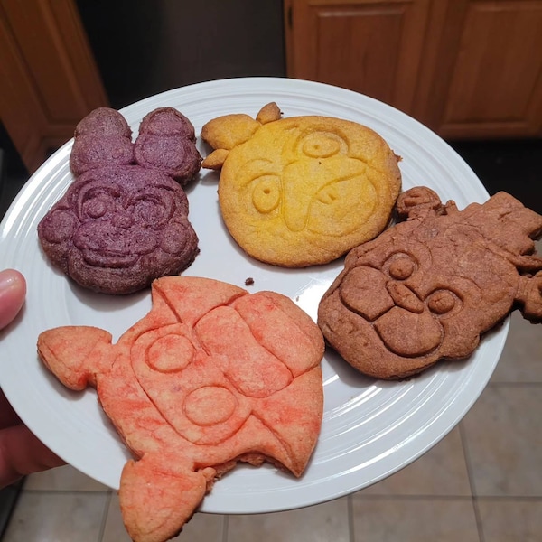 Five Nights at Freddy's Cookie Cutters Party Pack. Throw a Five Nights ...