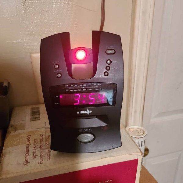 MCE - AM/FM Alarm Clock Radio - Serial No. 20100183SP - (radio, Works ...