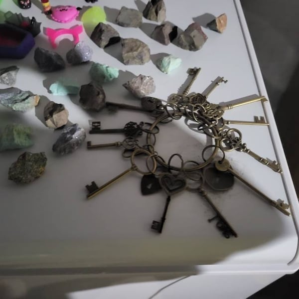 Set of 12 Large Skeleton Keys With 4 Locks on A Big Ring Antique Silver ...