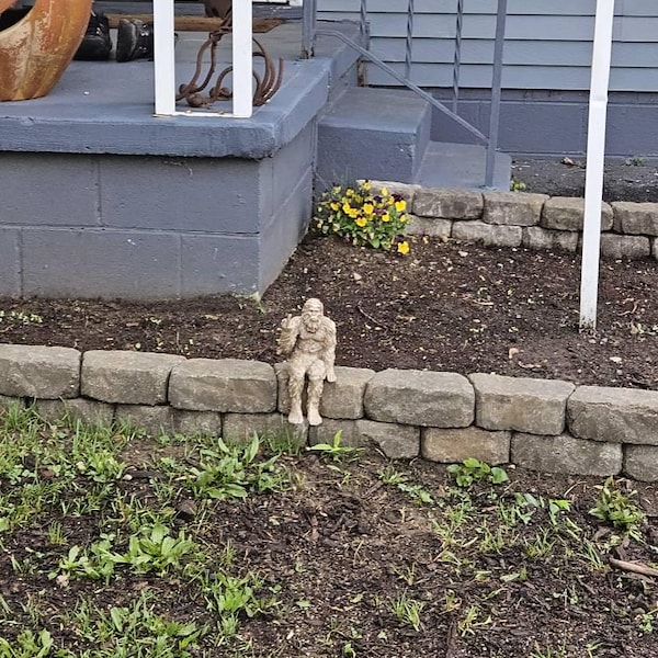 Bigfoot the Rude ‘flipping the Bird’ Sasquatch Yeti Statue Indoor ...