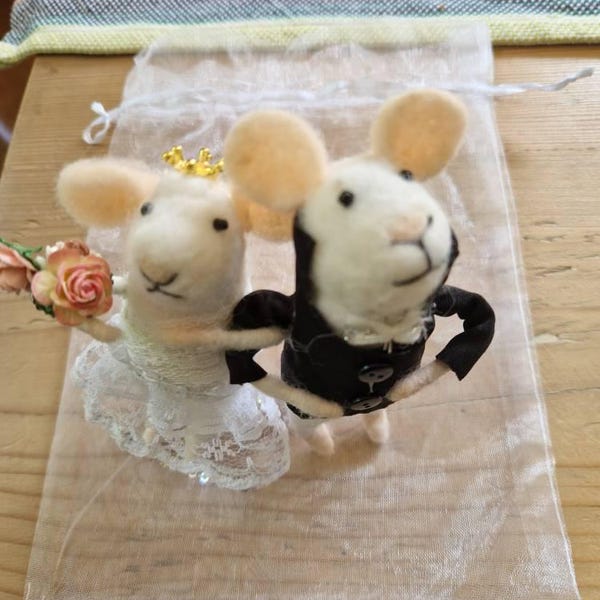 Bride and Groom Wedding Mice Couple Wedding Gift, Wedding Cake Topper ...